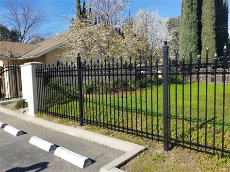 34 Front Yard Fence Ideas And Tips From Our Design Team