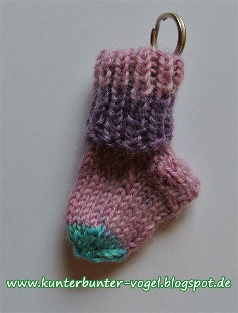 Kunterbunter Vogel Anleitung Schlüsselanhänger Socken Kunterbunter
