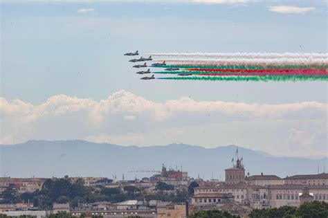 Le Frecce Tricolori Su Roma Lo Spettacolo Del Giugno