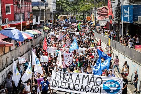 Como foram as manifestações em defesa da educação e contra Especiais