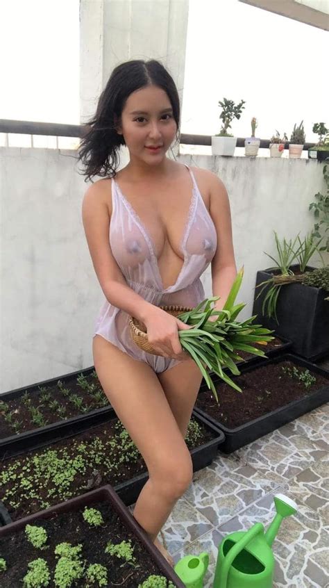 Ảnh nude của hot girl Võ Huỳnh Ngọc Phụng khoe ngực khủng để lộ nhũ hoa