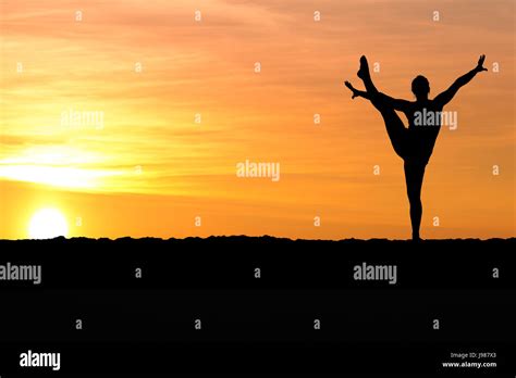 Silhouette Of A Gymnast On The Beach At Sunset Stock Photo Alamy