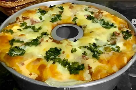 Torta de liquidificador salgada recheada muito fácil é só bater os