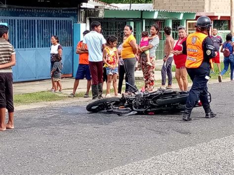 Joven pierde la vida tras impactar su moto contra un vehículo en