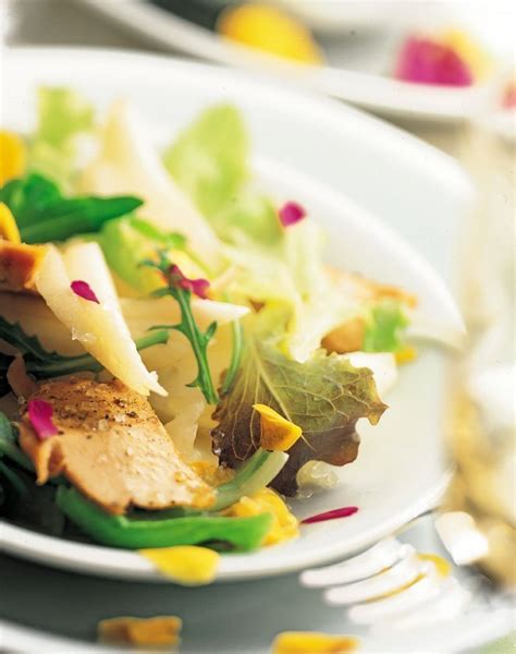 Recette Salade De Mesclun Au Foie Gras Et Aux Poires Marie Claire