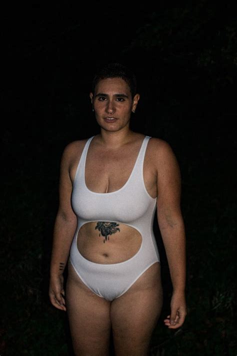 8 Hot Sexy Yasmine Nayar Bikini Pics