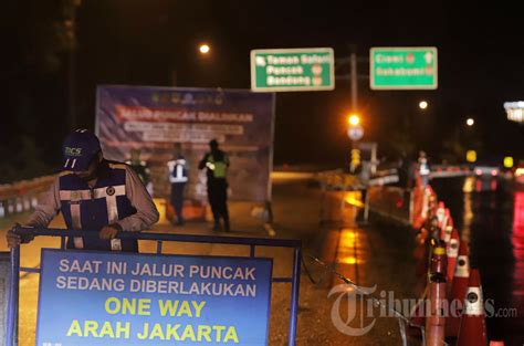 Penutupan Jalur Puncak Jelang Perayaan Malam Pergantian Tahun Foto 7