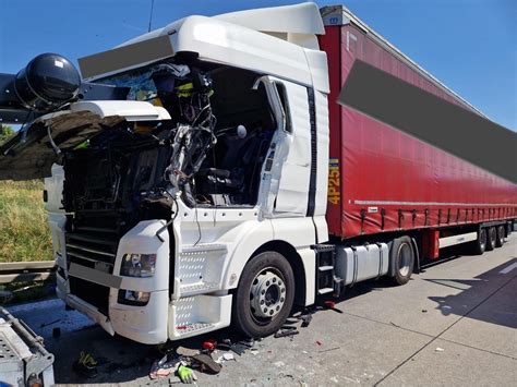 Tragiczny Wypadek Na Autostradzie A Kierowca Ci Ar Wki Zgin W
