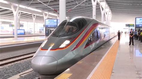 China estrenó su primer tren bala sobre el agua Alcanza 350 kilómetros