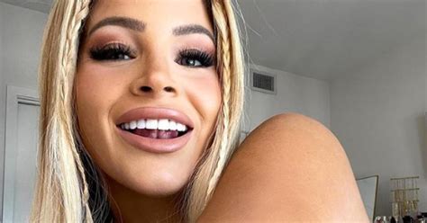Neyleen Ashley la modelo con los implantes más grandes de Estados Unidos