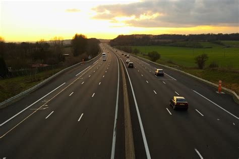 Une Femme Accouche Dans Les Bouchons Sur L Autoroute A13