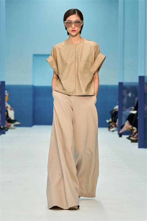 米兰时装周 Max Mara 2023春夏系列 服装米兰时装周 服装设计网