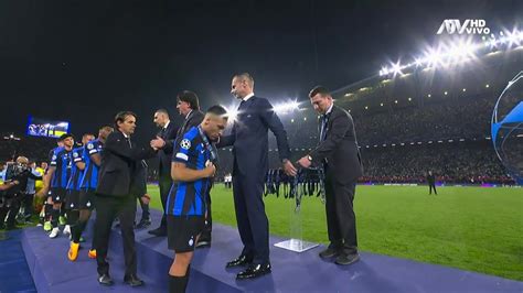 UEFA Champions League Inter de Milán recibe la medalla de subcampeón ATV