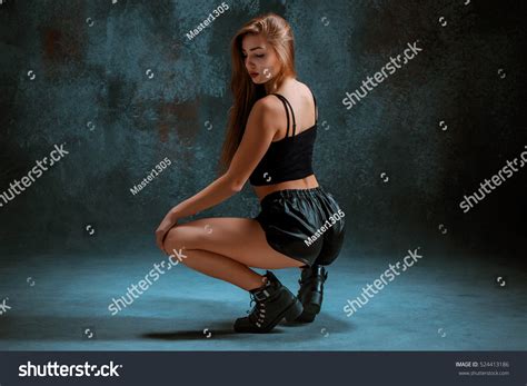 965 Sexy Women Twerking Bilder Stockfotos Und Vektorgrafiken