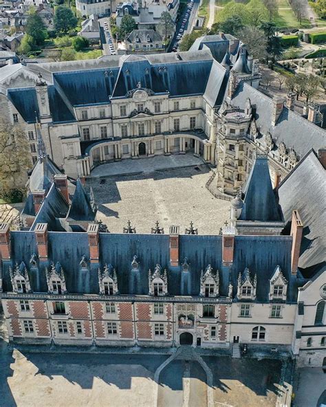 Vue aérienne du château royal de Blois Noblesse Royautés