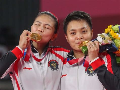 Cetak Sejarah Greysia Polii Apriyani Rahayu Raih Medali Emas Pertama