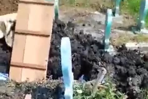 Tradisi Paling Aneh Yang Bikin Kalian Tercengang Salah Satunya Makan