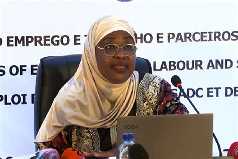 Folha de Maputo Notícias Nacional Declarada tolerância de ponto