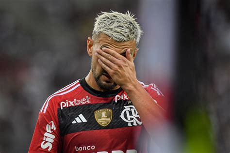 Arrascaeta é cortado da seleção uruguaia após sofrer lesão em jogo do