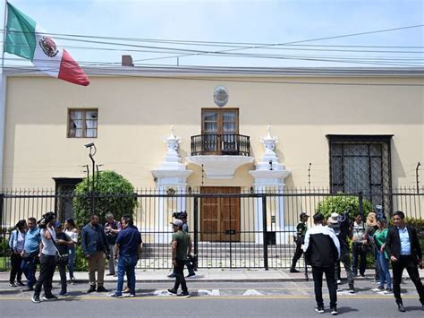 México ordena regreso de su embajador en Perú
