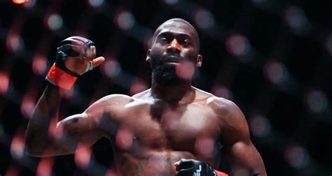 MMA Cédric Doumbé interpelle Emmanuel Macron le combattant veut