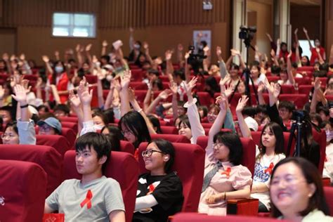 防艾专家进校园 关爱青春守健康防艾专家进校园走进新乡工程学院