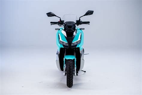Urban 150 nova scooter Shineray tem chave de presença e freios ABS