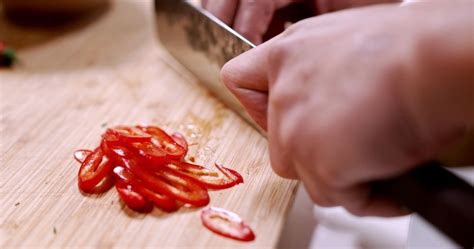Resep Sambal Bawang Merah Utuh Yang Viral Di TikTok
