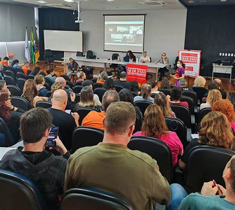 UFSM Docentes decidem manter estado de greve Futuro do movimento será