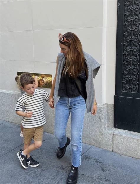 27 Effortless Mom Outfits You Ll Want To Copy Cute Chic Minimal