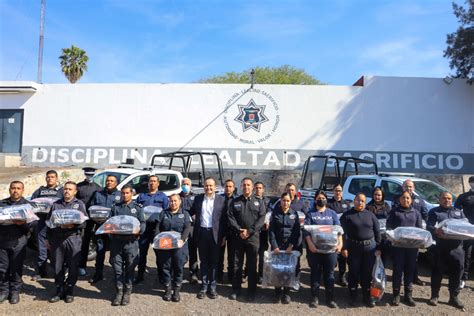 Semanario Laguna Entregan 51 Uniformes Y Dos Patrullas Para Reforzar