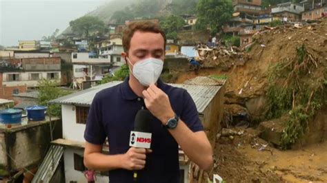 V Deo Rep Rter Se Emociona Ao Noticiar Trag Dia Em Petr Polis N O