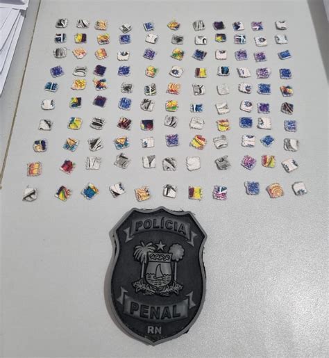Mulher é presa ao tentar entrar 110 selos de LSD na Penitenciária