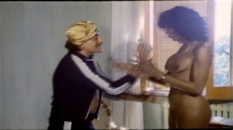 Naked Ajita Wilson In La Doppia Bocca Di Erika