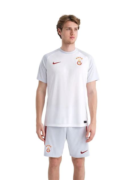 Galatasaray yeni sezon deplasman formasını tanıttı işte satış fiyatı