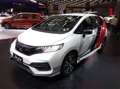 Honda Jazz Facelift At GIIAS 2017 In RS Trim Live Images