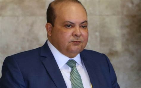 PF faz busca e apreensão na casa do governador afastado Ibaneis Rocha