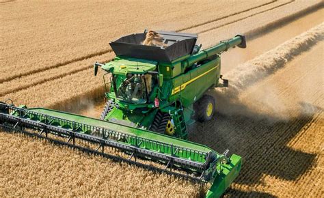John Deere Stellt Neue Sch Ttler M Hdrescher T Und T Vor