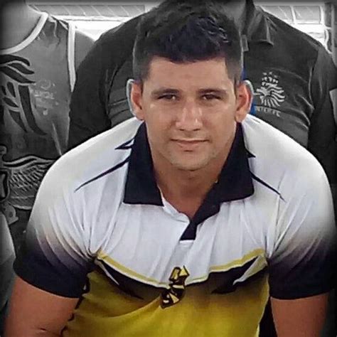 Jovem Atleta Do Futebol Tem Ataque Fulminante Dentro De Campo E Morre
