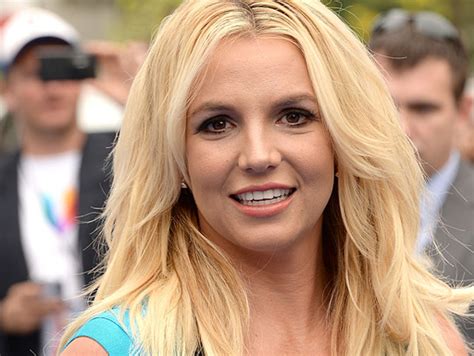 Polícia vai à mansão de Britney Spears após ser acionada por fãs da