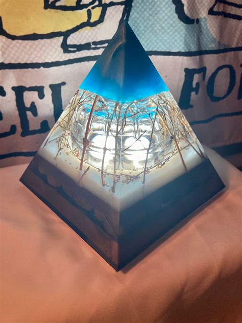 Veilleuse Pyramide Lumière Hiver Pyramide Résine Pyramide Etsy Canada