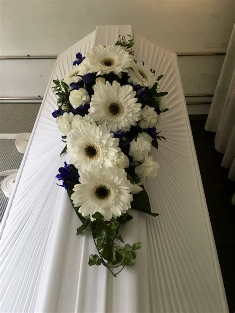 Arkkulaite 4 I Valkoinen Gerbera Tuulensuun Kukka