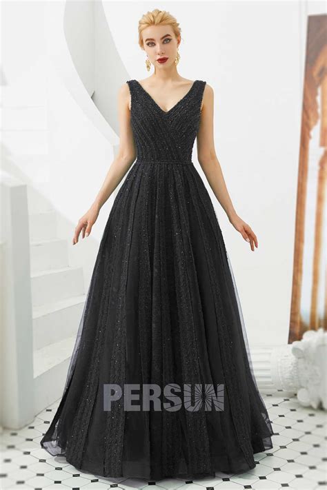 Robe De Bal Longue Noire Col V En Dentelle Embelli De Bijoux