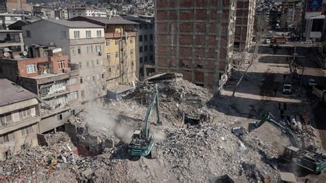 AFAD Deprem felaketinde hayatını kaybedenlerin sayısı 44 bin 374 e