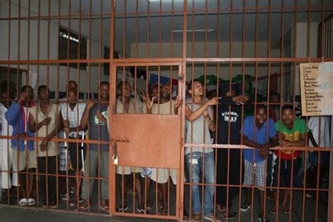 Mau trato nas prisões de Angola não pode continuar Angola24Horas