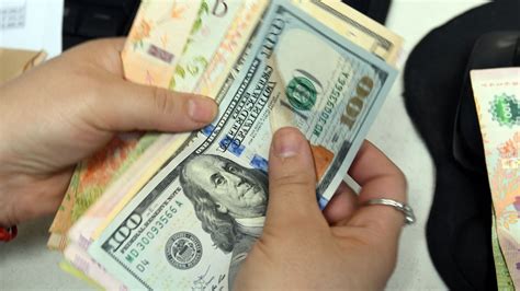 El dólar blue cae a su precio más bajo del 2024 así cerró MDZ Online