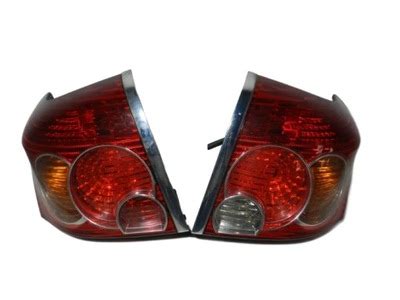 Toyota Avensis T25 LiFT HB Lampa Tylna Lewa UK 12772648035