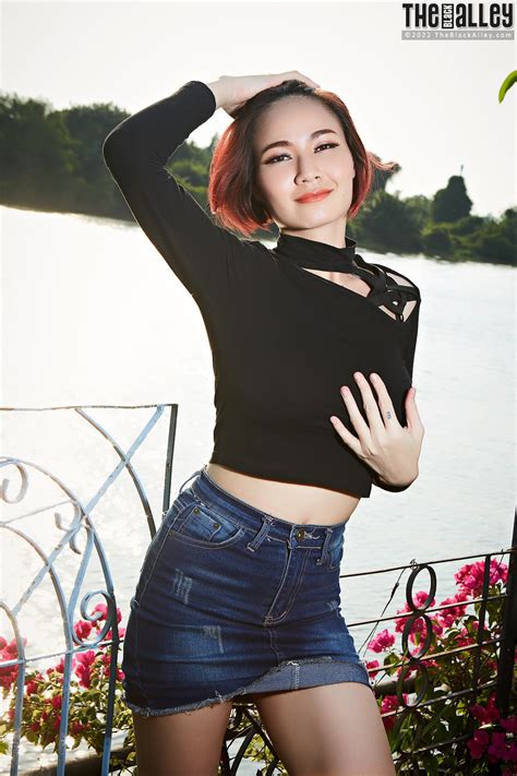The Black Alley Ellie Photo Set Beauty