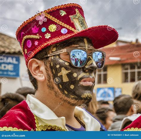 Latacunga Equador De Setembro De Jovens Homens Se Vestem