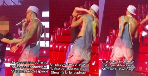 Sfera Ebbasta Respinge Un Giovane Fan Che Lo Abbraccia Sul Palco